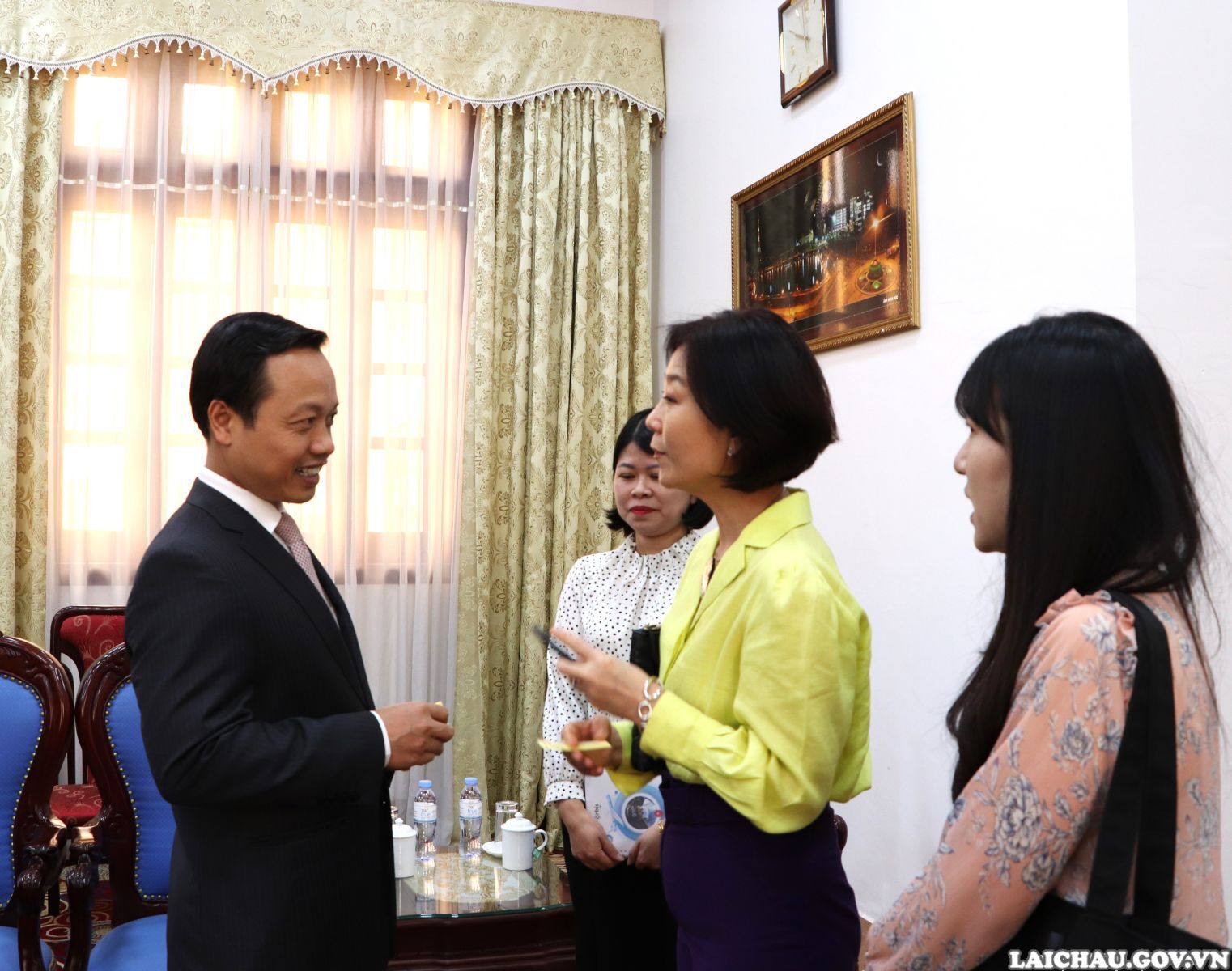 Chủ tịch UBND tỉnh Lai Châu Trần Tiến Dũng tiếp xã giao bà Oh Youngju - Đại sứ Đặc mệnh toàn ...